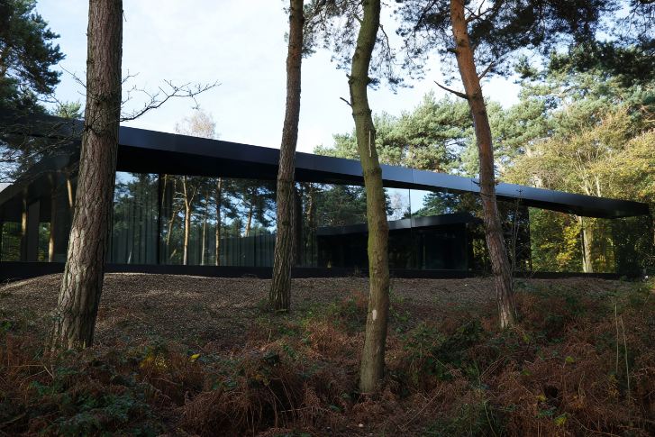 Why High-End Homeowners Are Rejecting Standard Window Systems